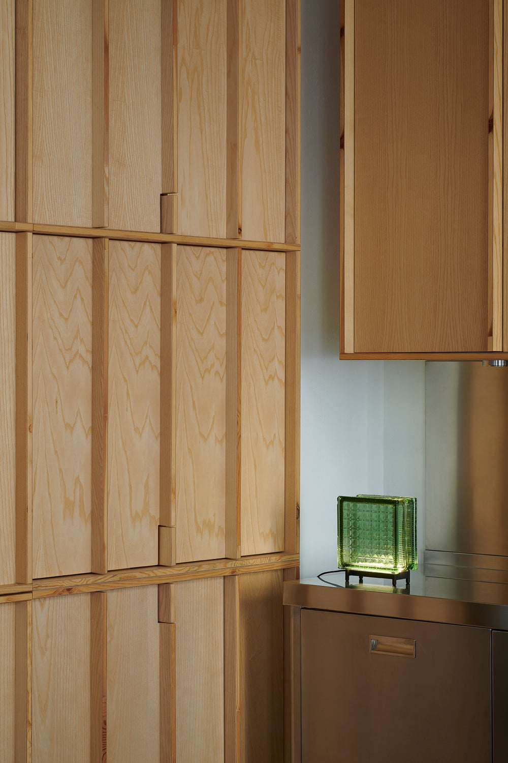 Rich Green Lamp 01 / INP